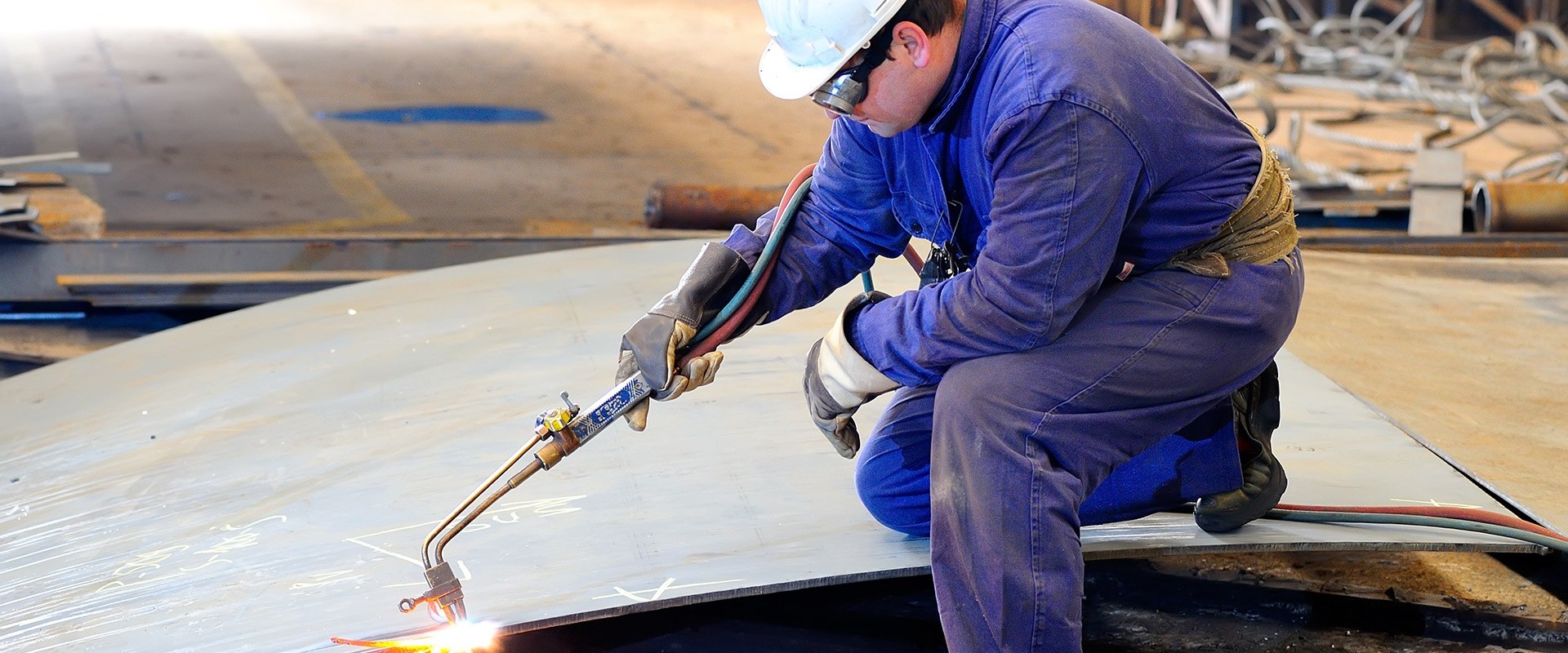 Soudeur Semi automatique mig-mag et fil fourré : métier, formations, salaire... | LeGuideDesMétiers